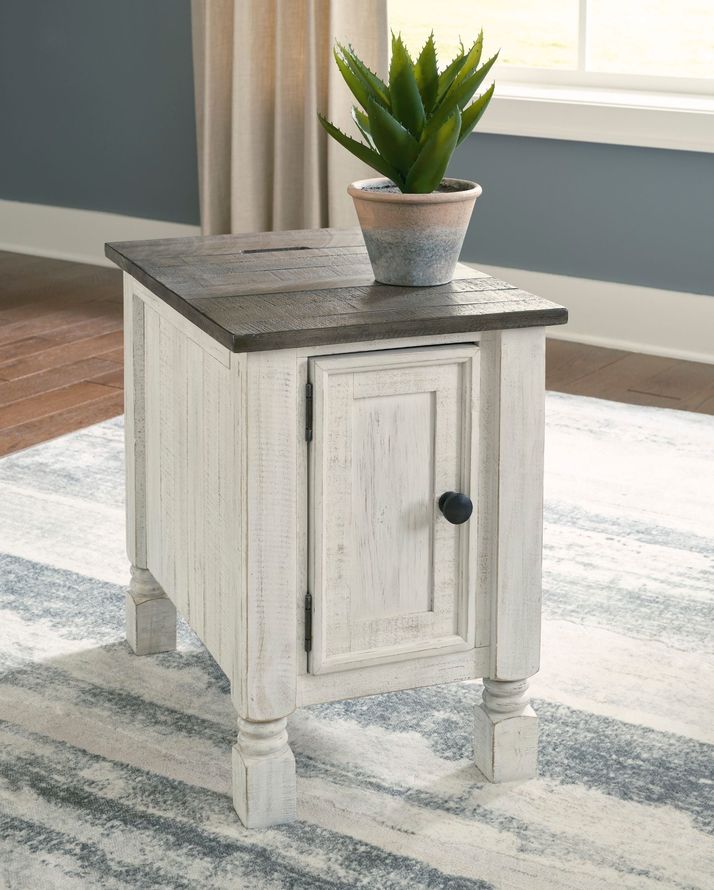 Havalance Chairside Table | The Furniture Mart